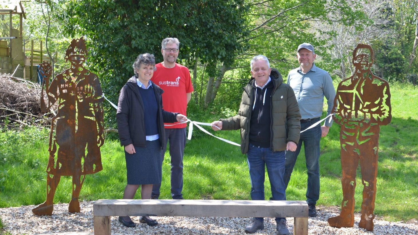 Brand new ‘portrait bench’ celebrating local heroes unveiled in Bristol ...