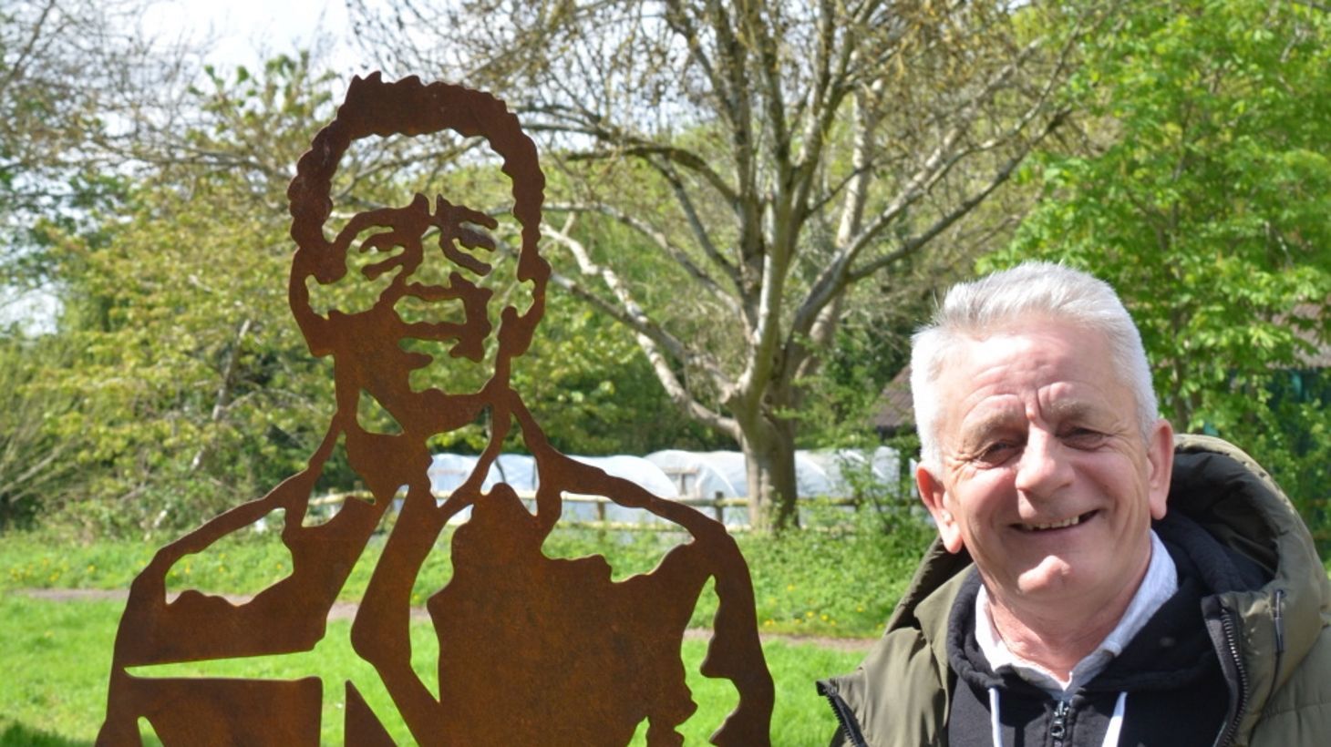 Brand new ‘portrait bench’ celebrating local heroes unveiled in Bristol ...