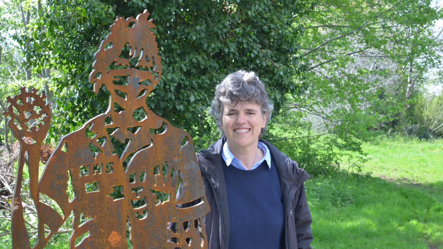 Brand new ‘portrait bench’ celebrating local heroes unveiled in Bristol ...