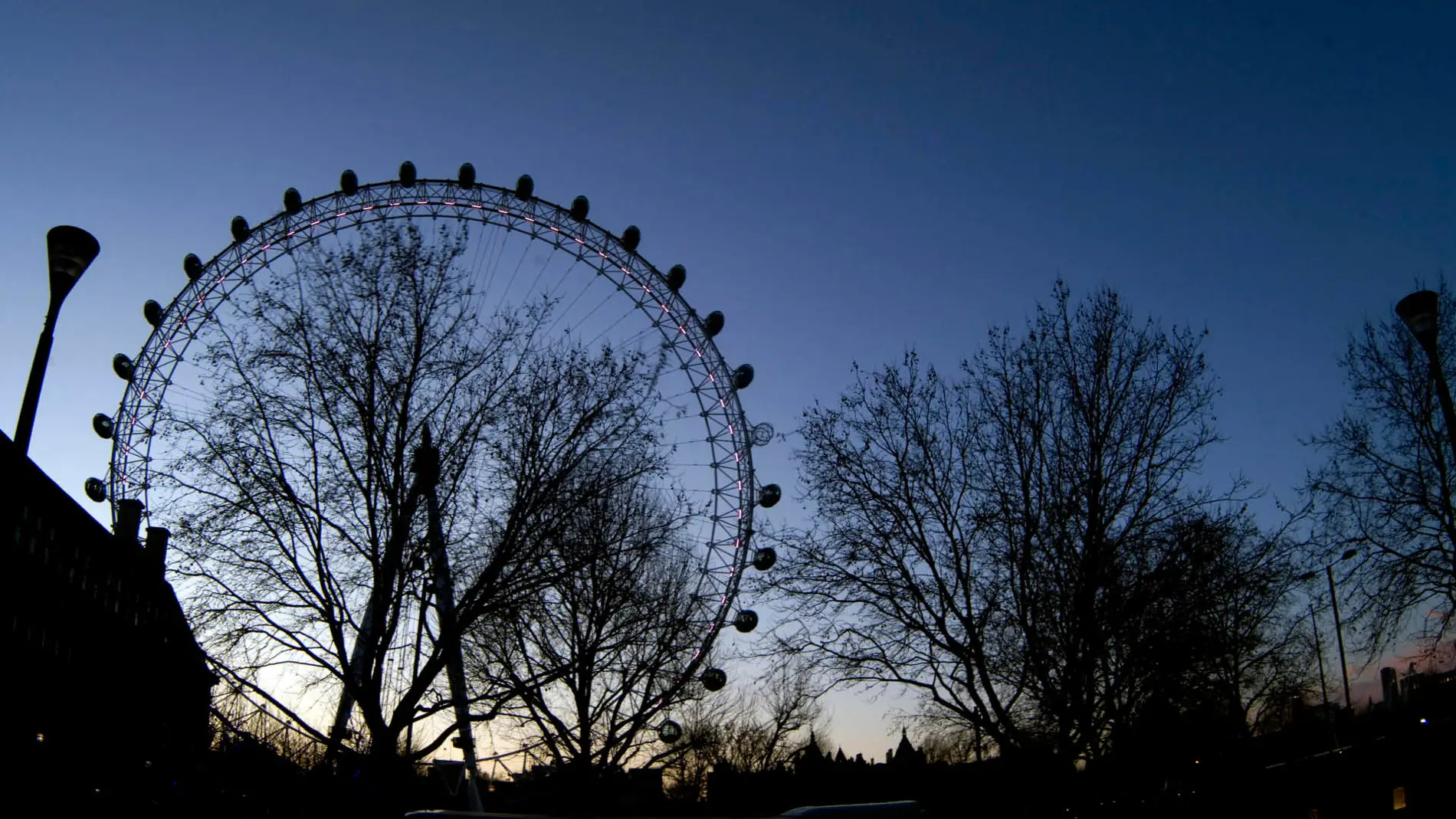 Thames Path: Greenwich to Tower Bridge and Putney - Walk Wheel Cycle Trust