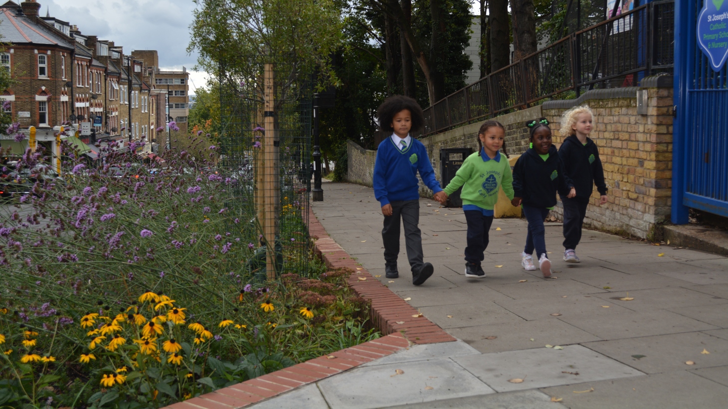 Creating safer school streets on main roads: a case study in Islington ...